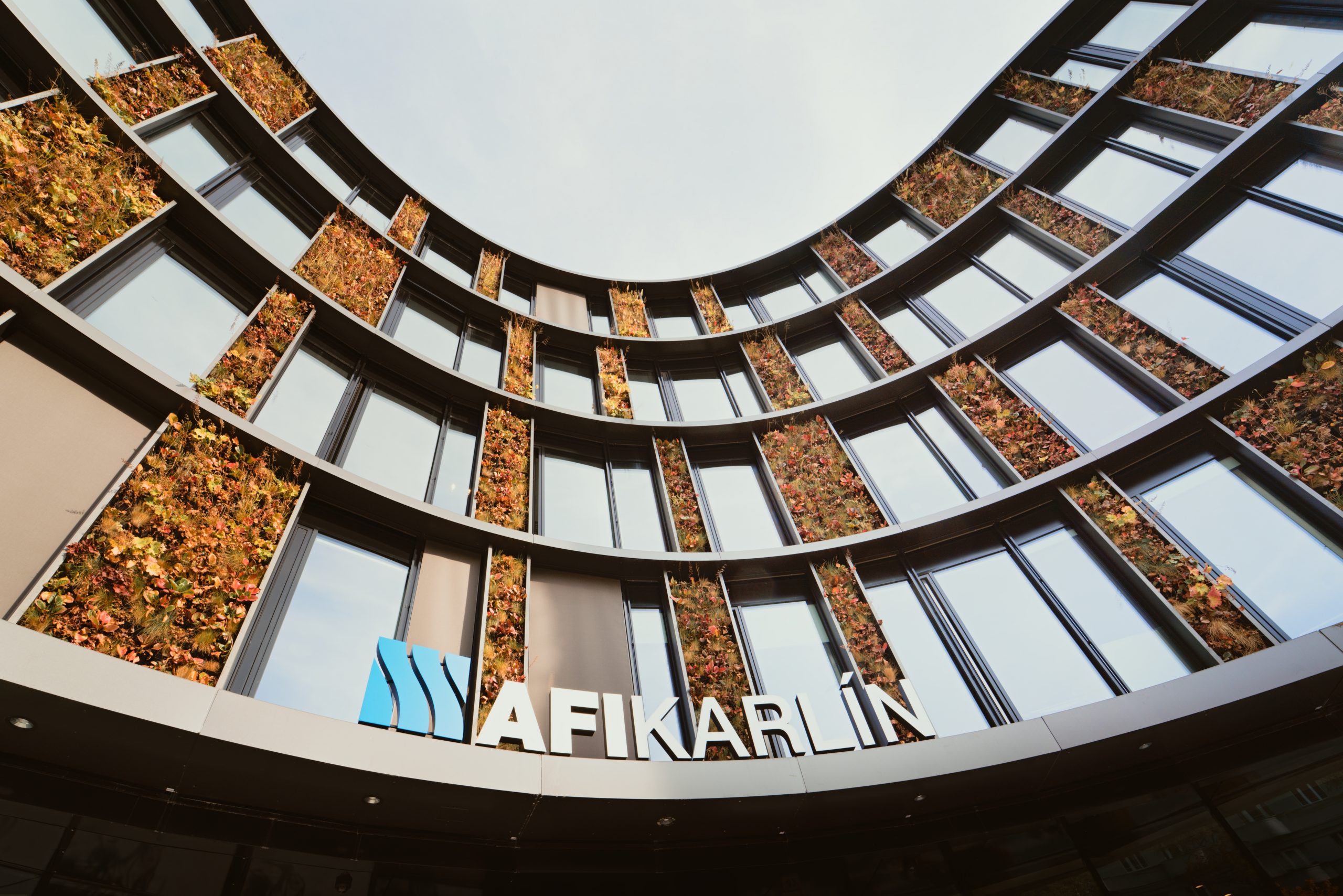 AFI Karlín Butterfly - Interiérové Systémy Lindner