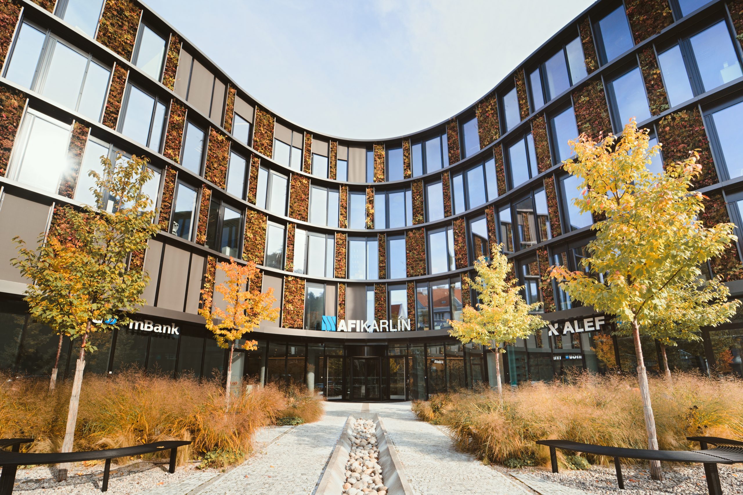 AFI Karlín Butterfly - Interiérové Systémy Lindner